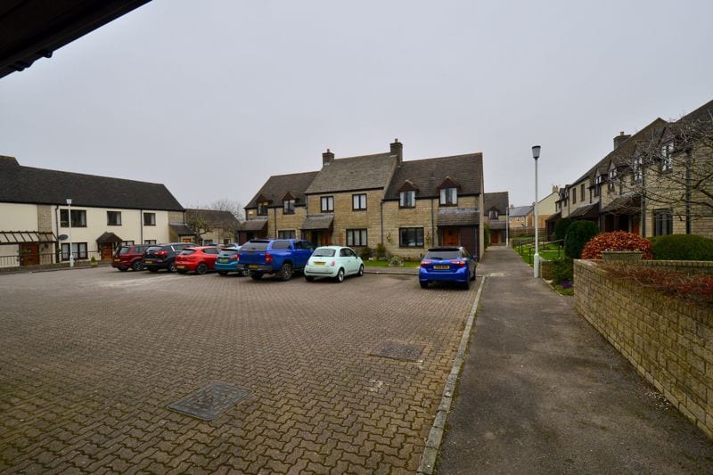 Kingsdale Court, Broadway, WR12 7BL • Chatterton Estate Agent